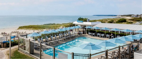 Perkopolis: Blue Water Resort